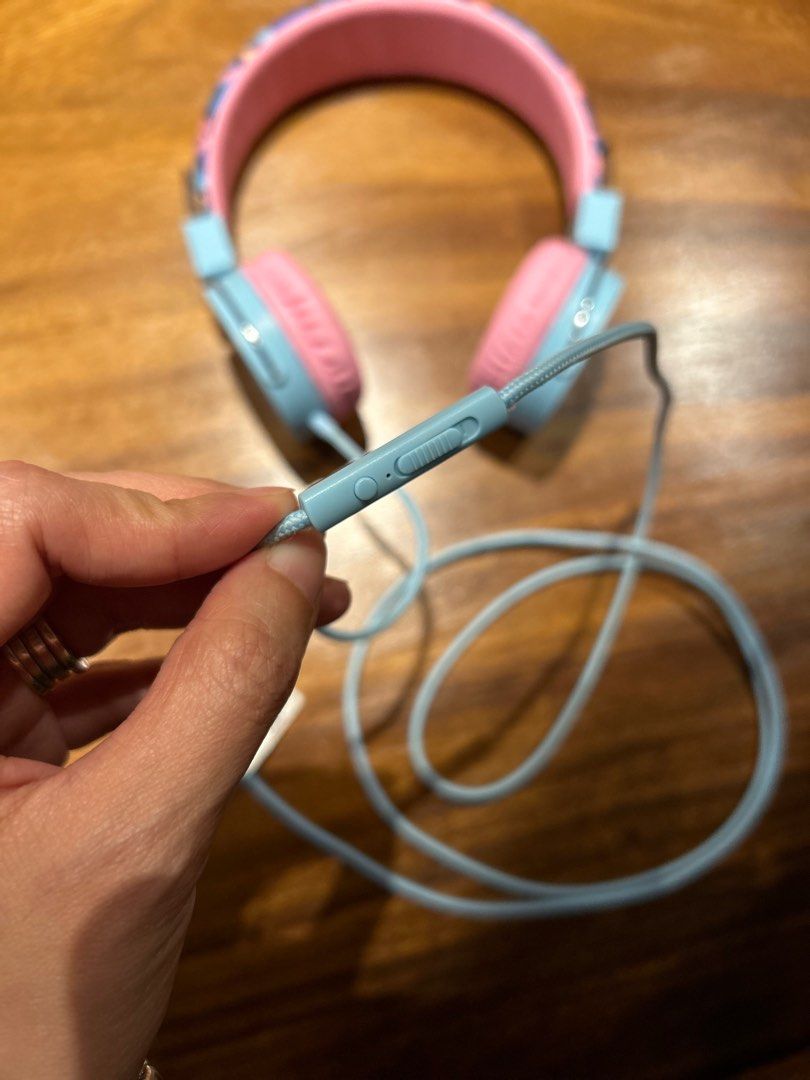 Smuggle kids Headphone (girls), Audio, Headphones & Headsets on Carousell
