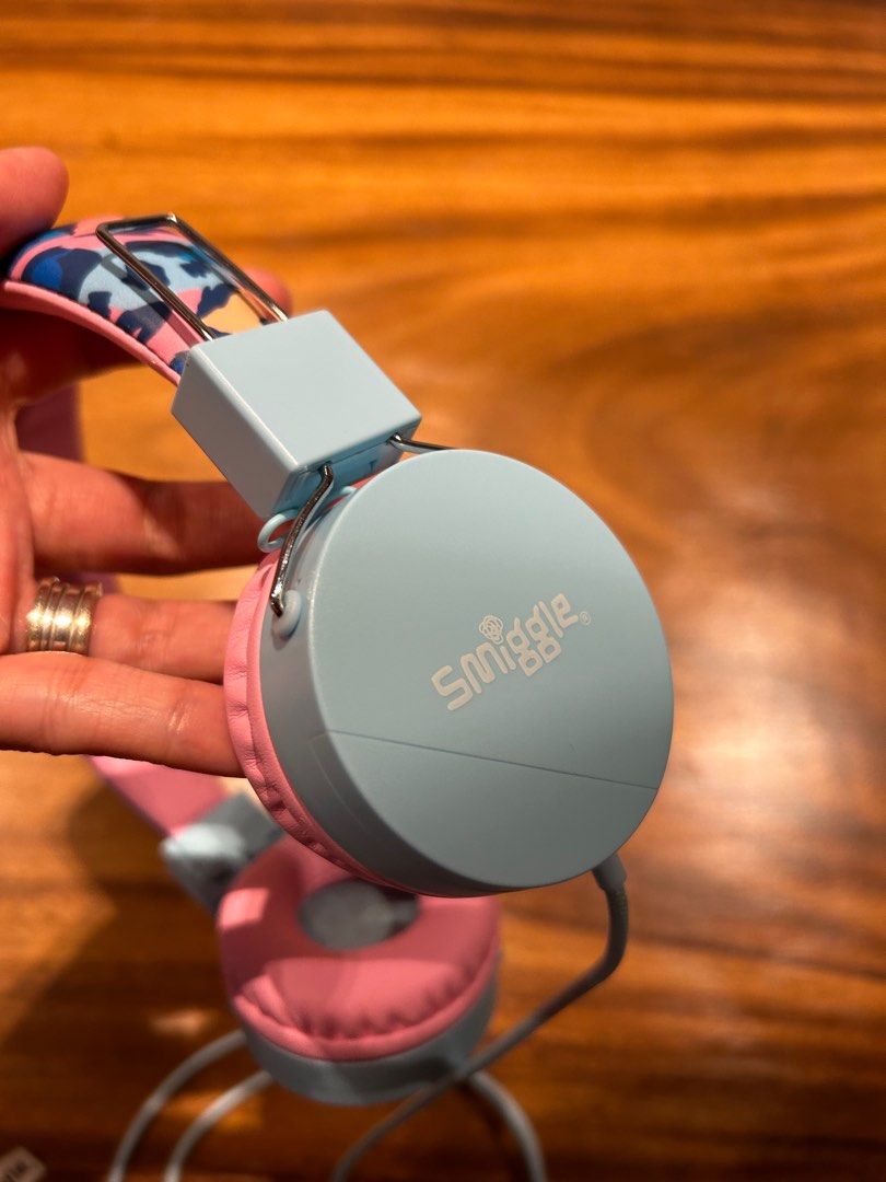 Smuggle kids Headphone (girls), Audio, Headphones & Headsets on Carousell