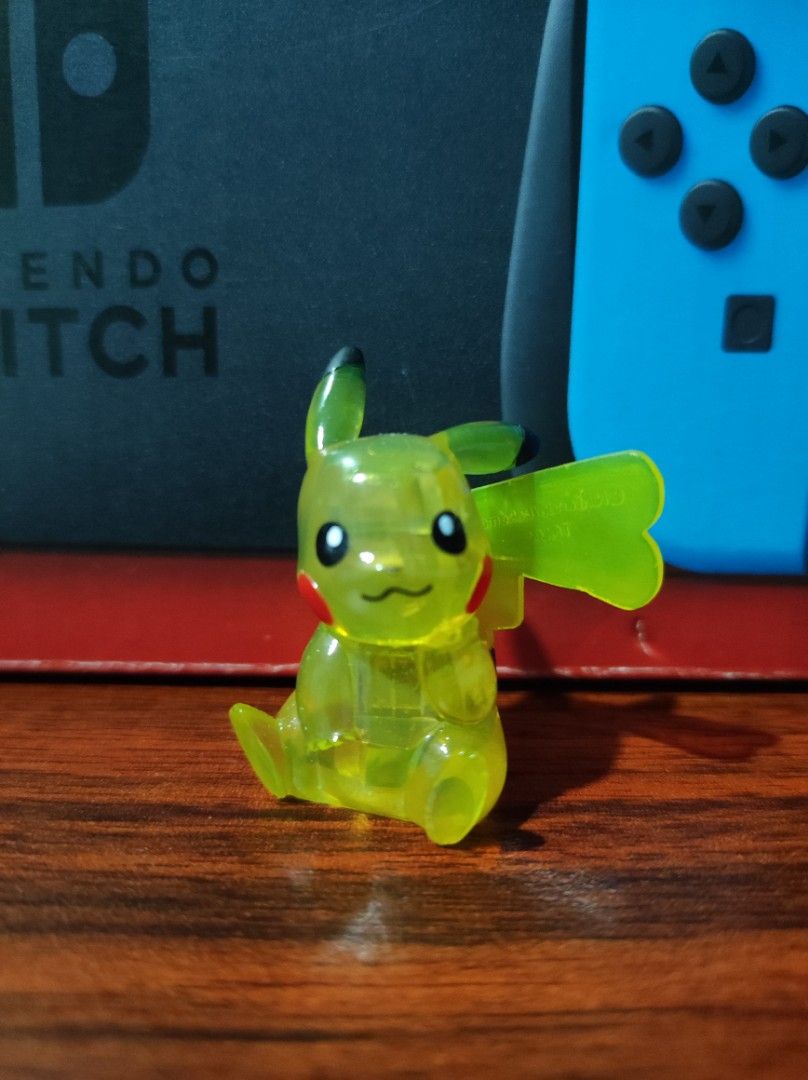 TOMY Pokemon Clear Figure - Pikachu (Sitting Pose), Hobbies & Toys ...