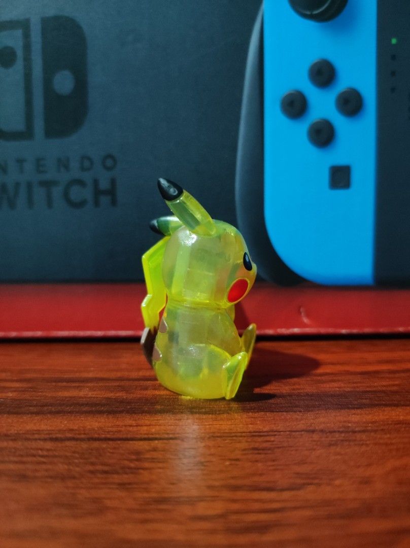 TOMY Pokemon Clear Figure - Pikachu (Sitting Pose), Hobbies & Toys ...