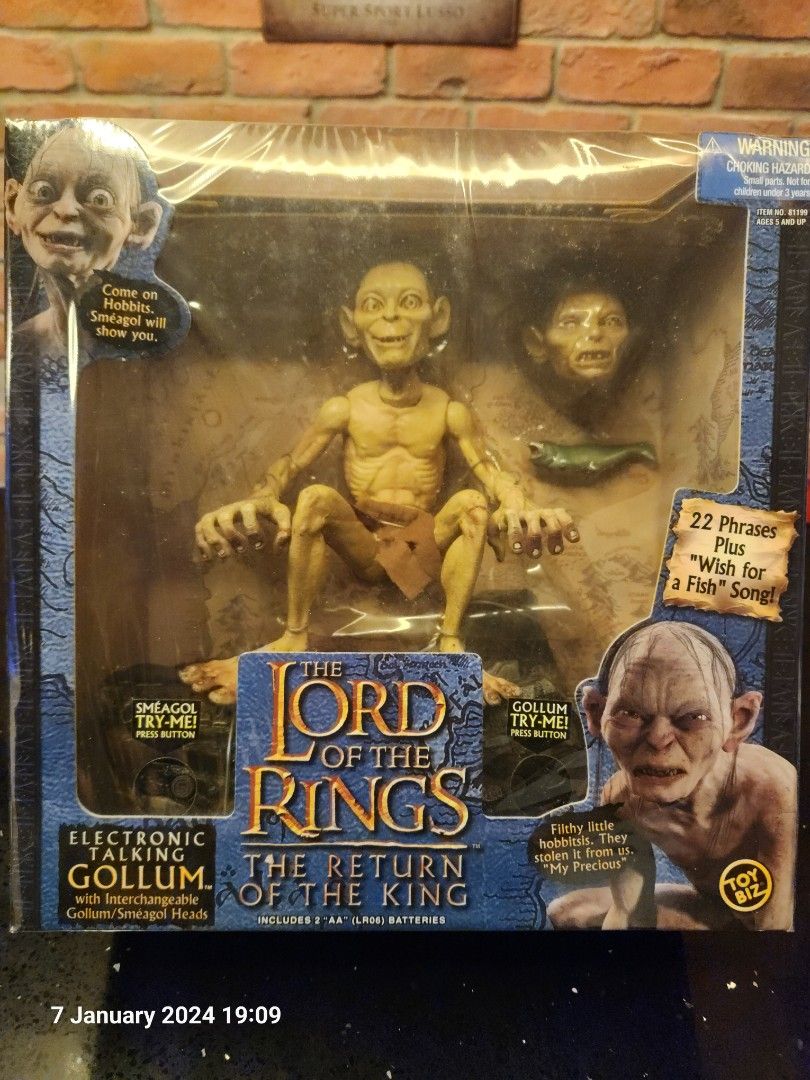 Toy Biz LOTR Electronic Talking Gollum Action Figure, Hobbies & Toys ...