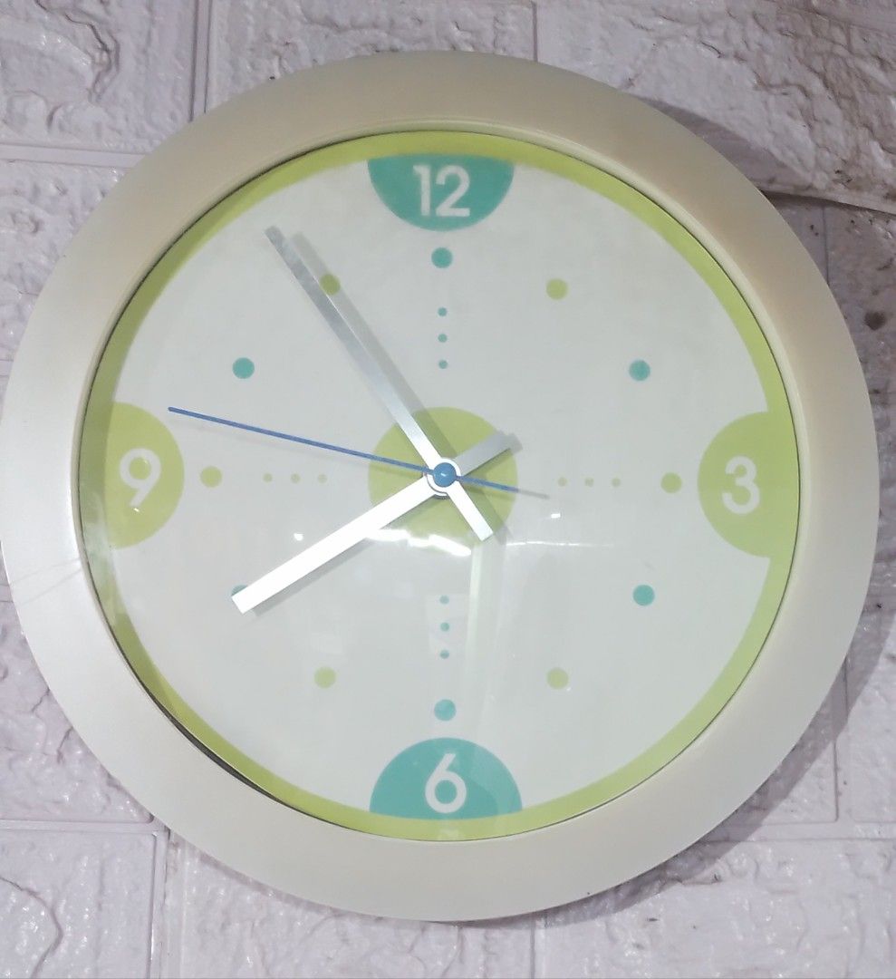 Wall clock plastic, Furniture & Home Living, Home Decor, Clocks on ...