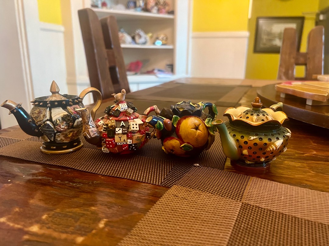 4 vintage collectible miniature teapots, Hobbies & Toys, Memorabilia ...