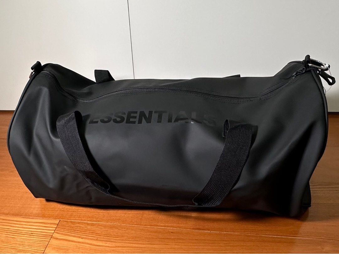 《現貨》FOG ESSENTIALS FEAR OF GOD Gym Bag 健身包 圓筒包 代購 全新, 她的時尚, 包包、錢包, 腰包、胸 ...