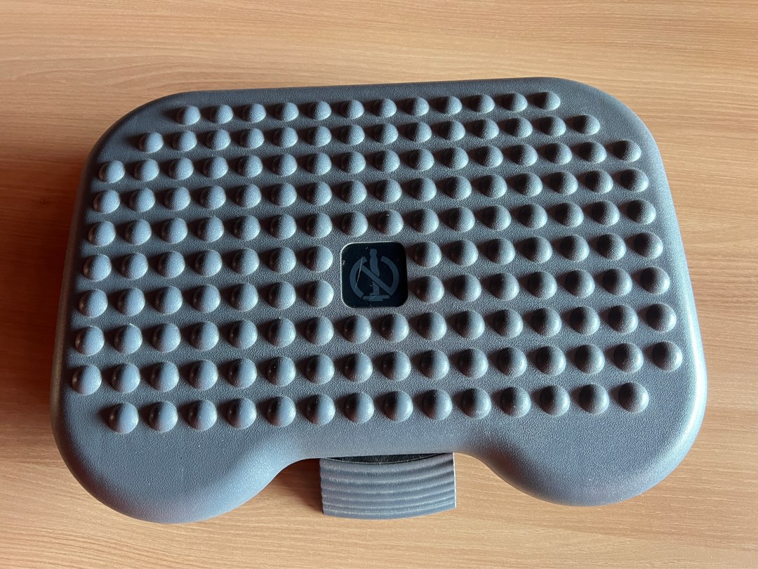 Adjustable foot rest stand, Beauty & Personal Care, Foot Care on Carousell