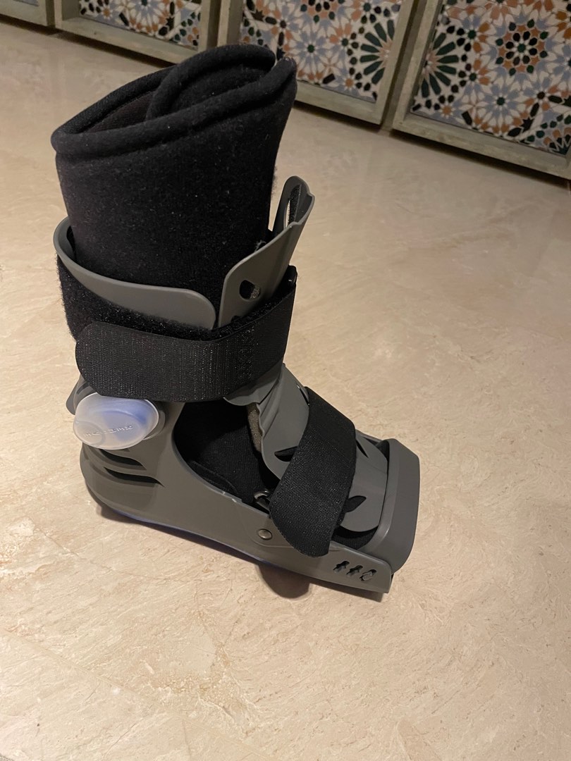 Aircast boot, Health & Nutrition, Assistive & Rehabilatory Aids, Other ...