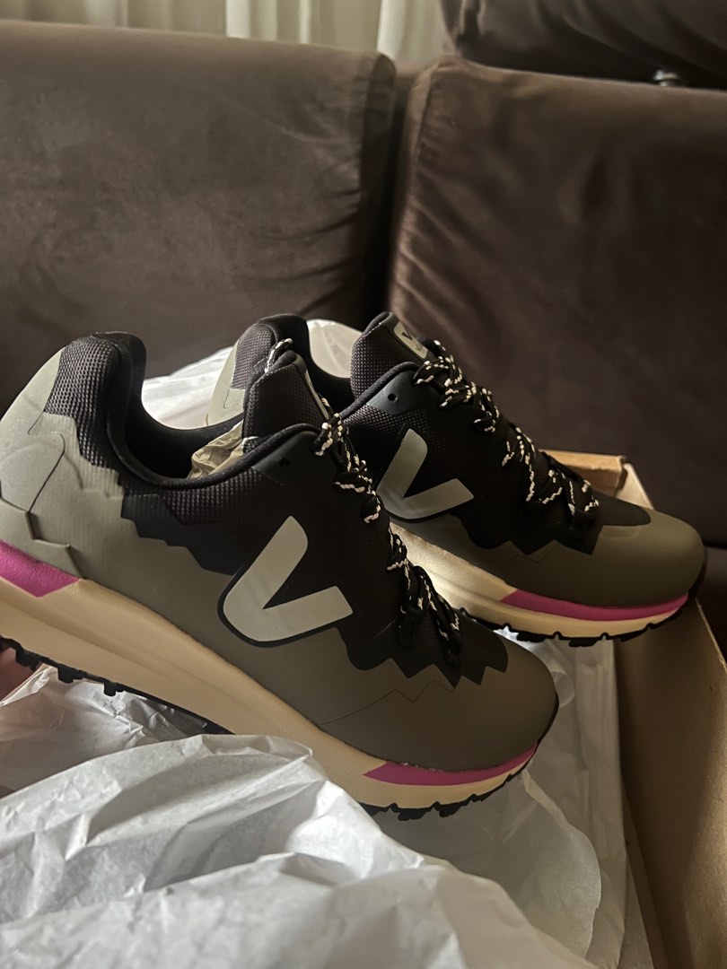 Authentic VEJA Fitz Roy Low-top Trek-Shell Sneakers, Luxury, Sneakers ...