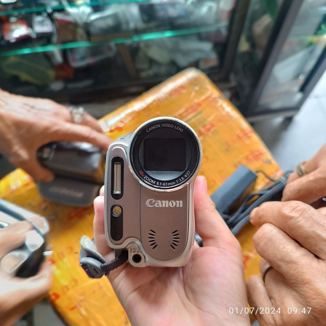 Canon Digital Camera dc40, Photography, Cameras on Carousell