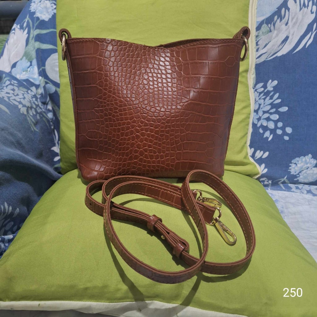 Croc Skin Crossbody Bag, Women's Fashion, Bags & Wallets, Cross-body ...