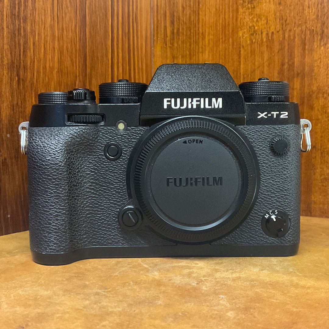 Fuji XT2 w/Charger (63M56002) A24, Photography, Cameras on Carousell