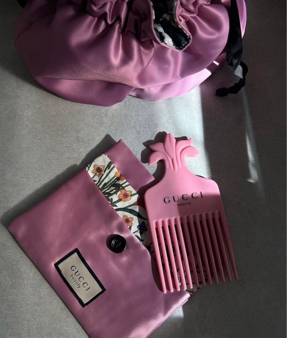 Gucci beauty comb with pouch can fit cards, Women's Fashion, Watches ...