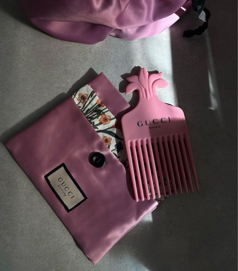 Gucci beauty comb with pouch can fit cards, Women's Fashion, Watches ...