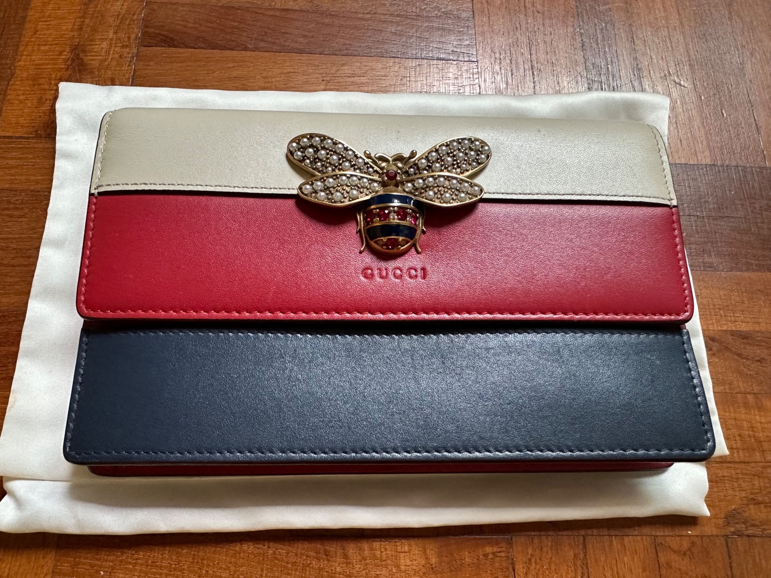Gucci Queen Margaret Bee Wallet on Chain, Luxury, Bags & Wallets on ...