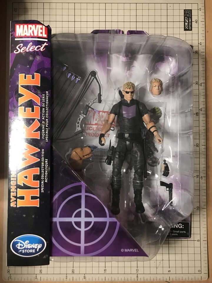 Hawkeye Diamond Select Toys Marvel Select 7" Action Figure Comic ...