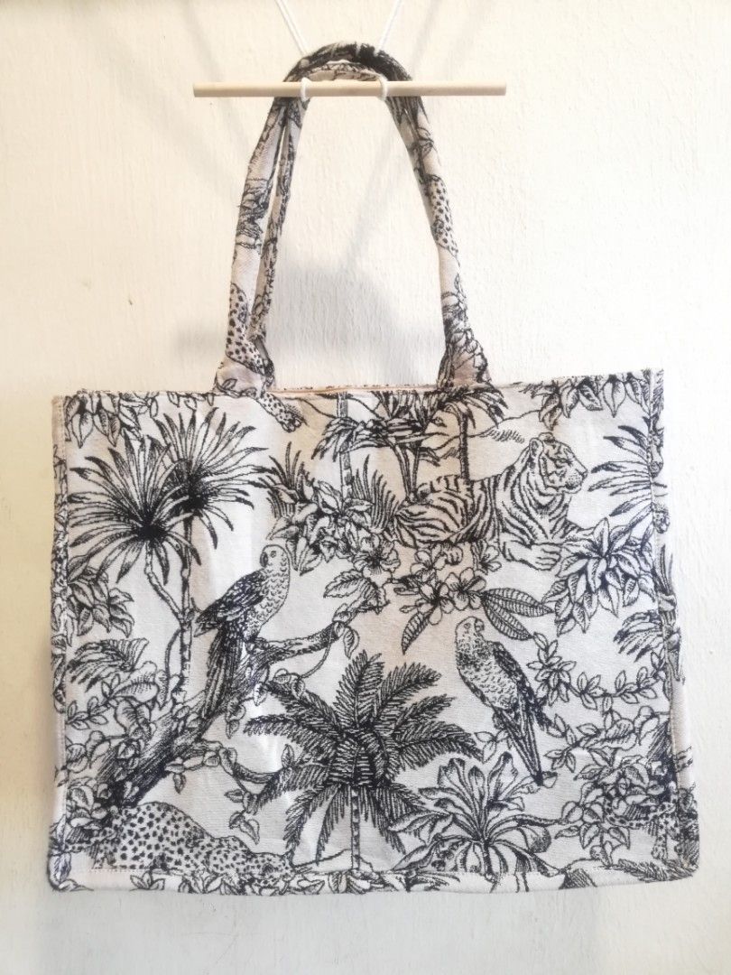 H&m tote Bag, Women's Fashion, Bags & Wallets, Tote Bags on Carousell