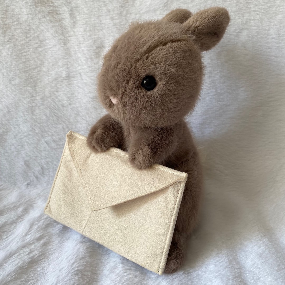 [現貨] JELLYCAT Messenger Bunny 兔兔郵差, 興趣及遊戲, 玩具 & 遊戲類 - Carousell
