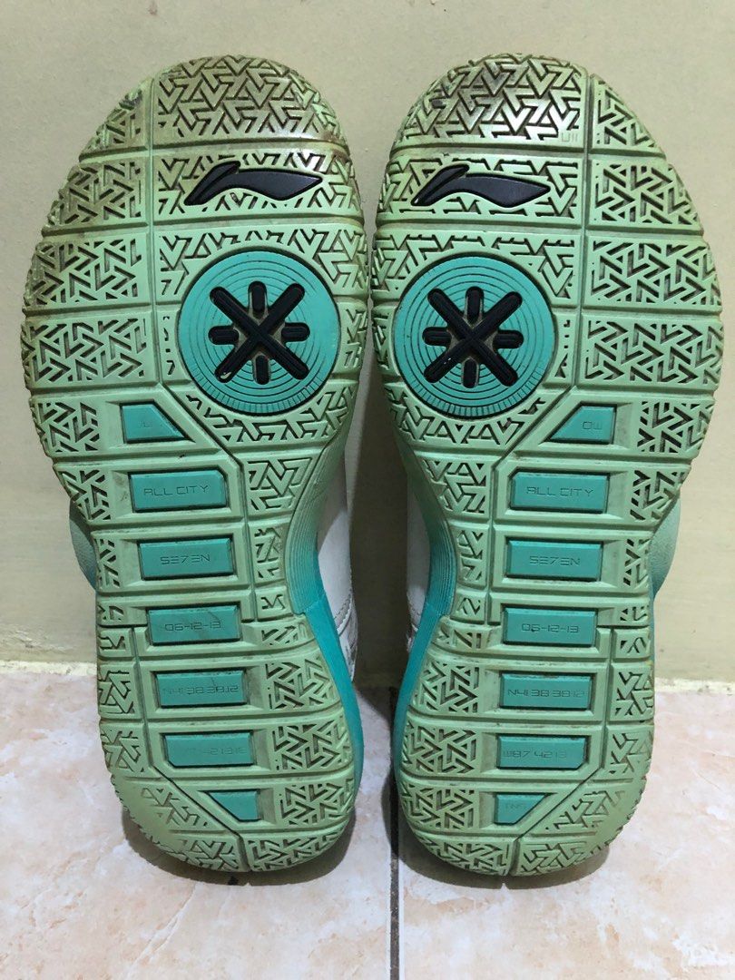 Lining Dwayne Wade, Men's Fashion, Footwear, Sneakers on Carousell