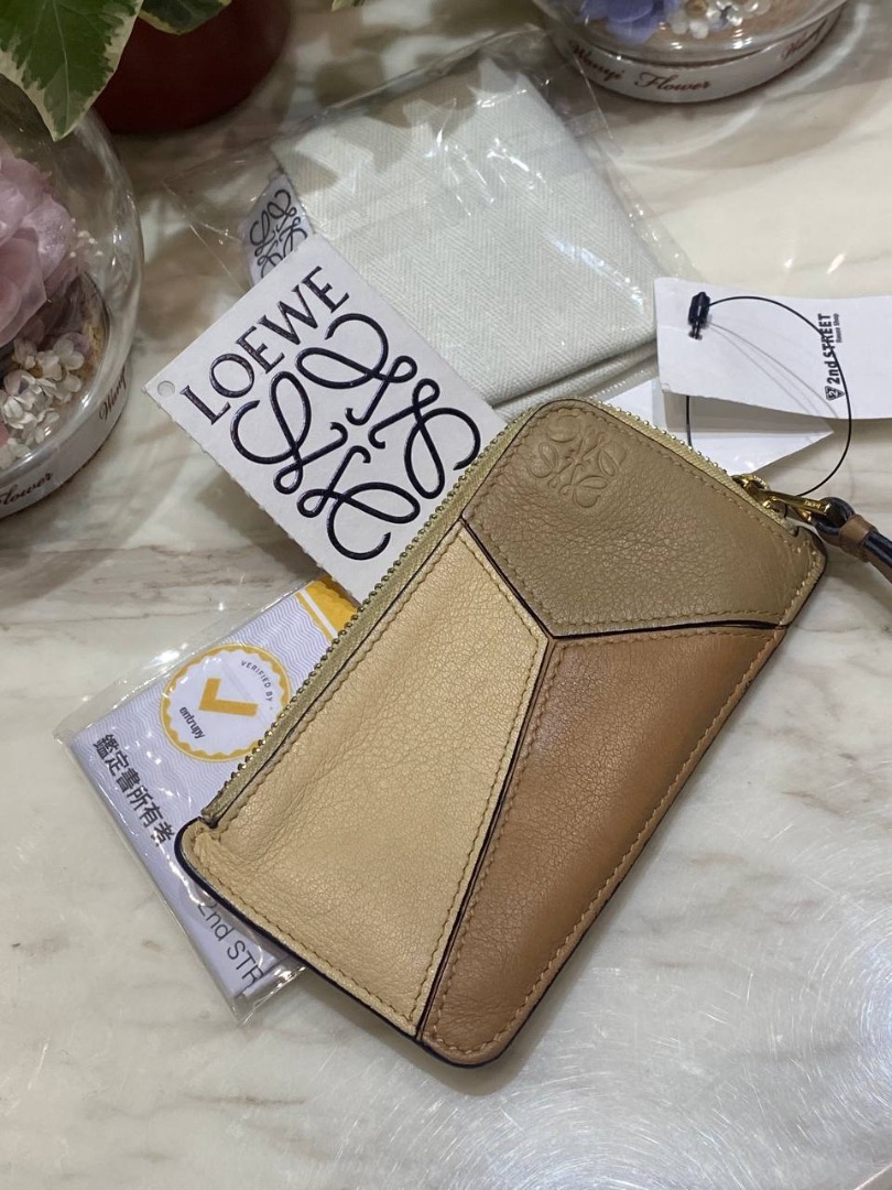 LOEWE Puzzle Coin Card Holder, Luxury, Bags & Wallets on Carousell