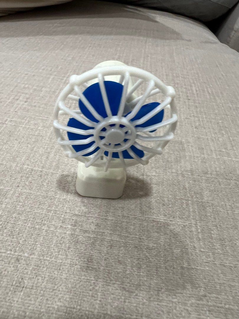 Mini Toy fan - operational, Hobbies & Toys, Toys & Games on Carousell