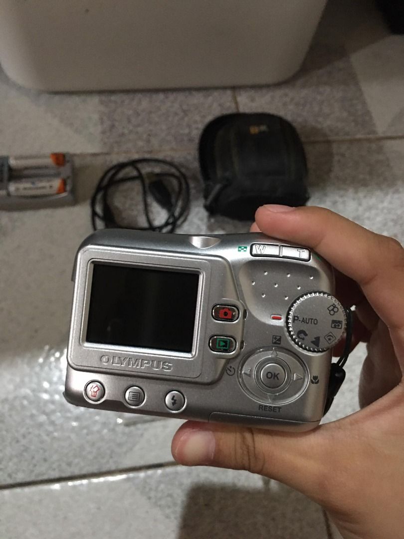 olympus fe-100 digital cam, Photography, Cameras on Carousell