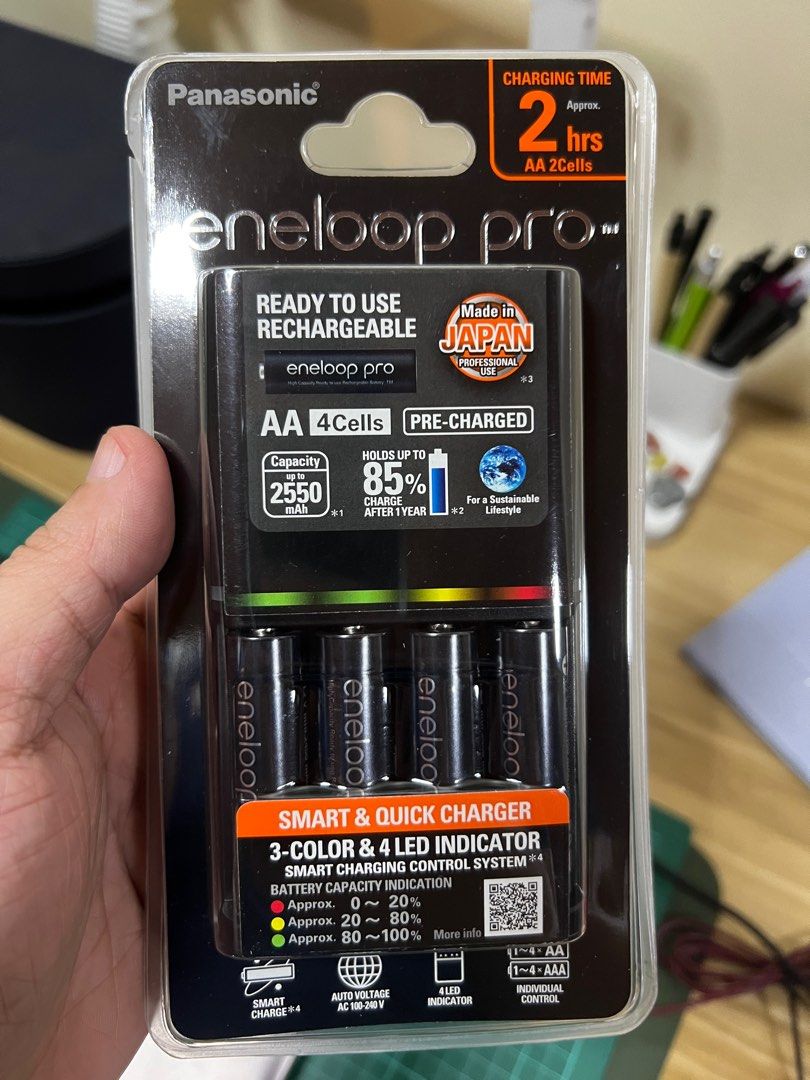 Panasonic Eneloop Pro Smart Charger + 4 AA Eneloop Pro Batteries ...