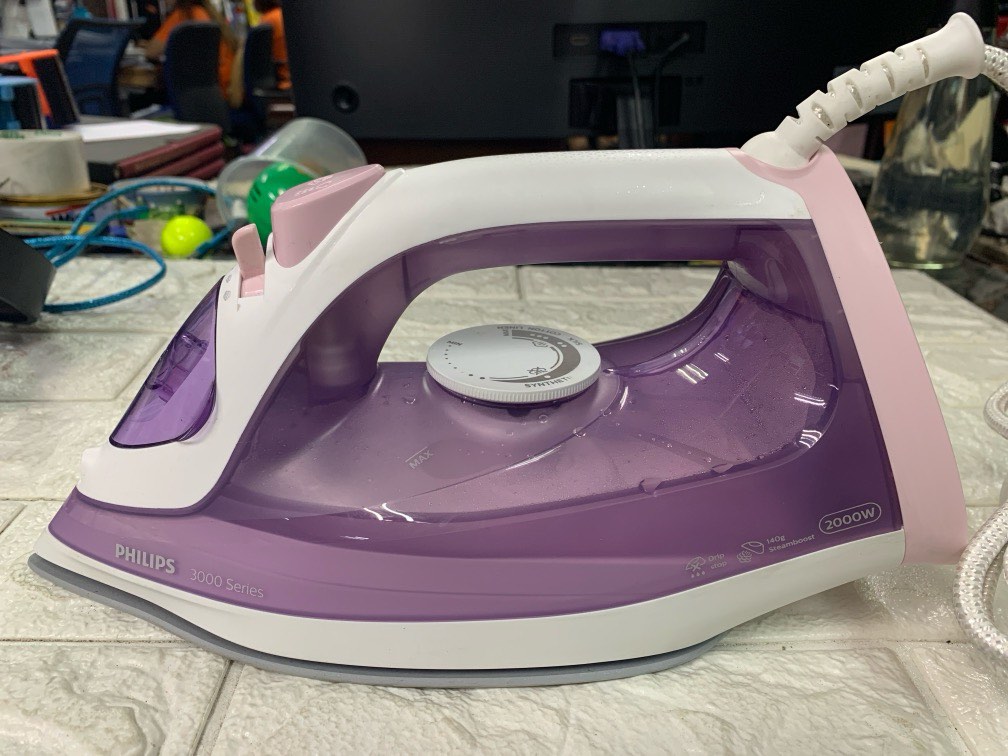 Philips 3000 Steam Iron Lavander -220volts, TV & Home Appliances, Other ...