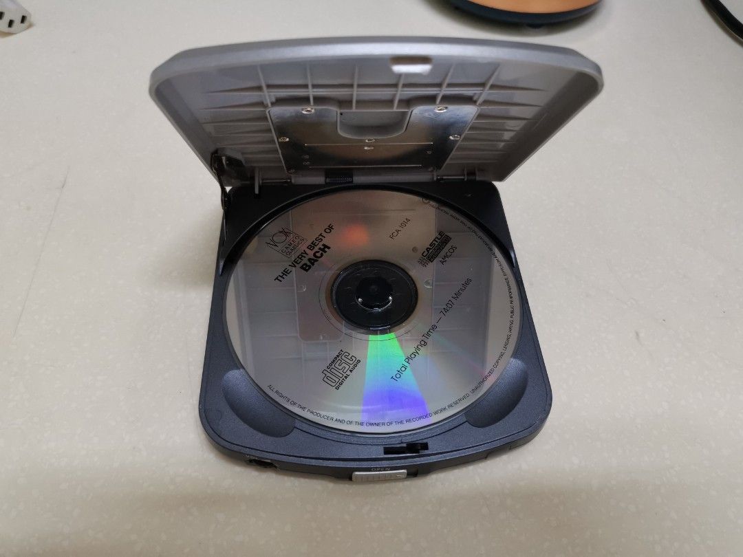 Philips eXpanium EXP103 Portable CD Player - 45-Second Anti-Skip, Audio ...