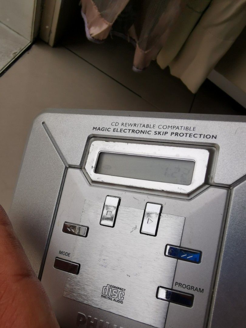 Philips eXpanium EXP103 Portable CD Player - 45-Second Anti-Skip, Audio ...