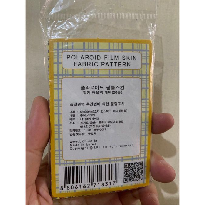 Polaroid film skin fabric pattern, Antik, Lainnya di Carousell