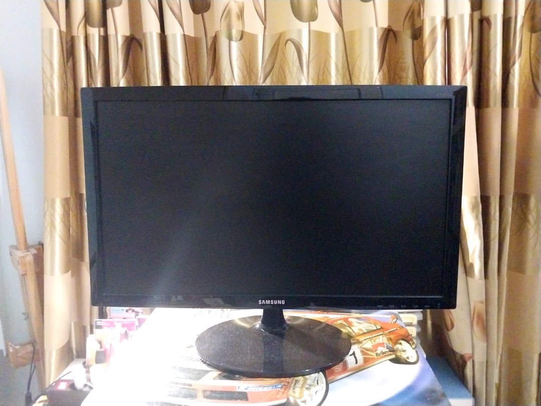 Samsung s24D300HL, Elektronik, Bagian Komputer & Aksesoris di Carousell