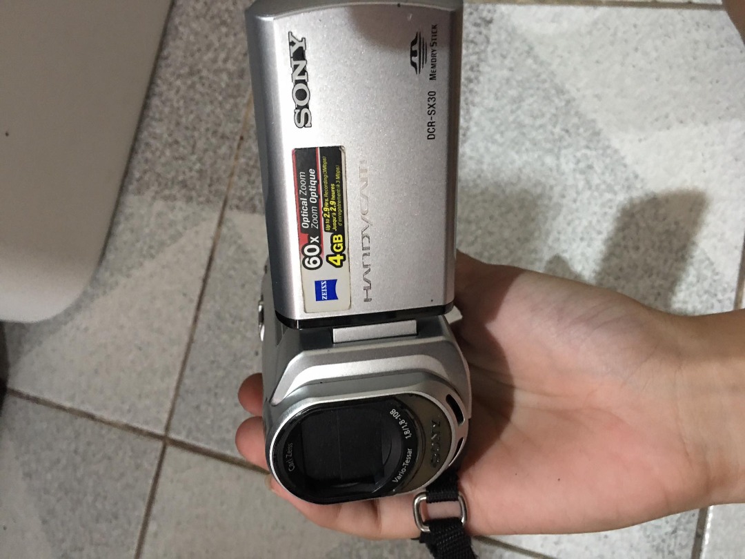 sony handycam dcr-sx30 60x optical zoom carl zeiss, Photography, Cameras on Carousell