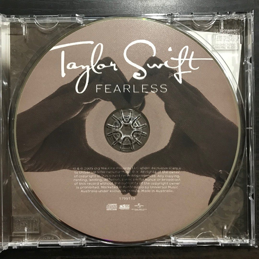 Taylor Swift - Fearless (Box Aus), Hobbies & Toys, Music & Media, CDs ...