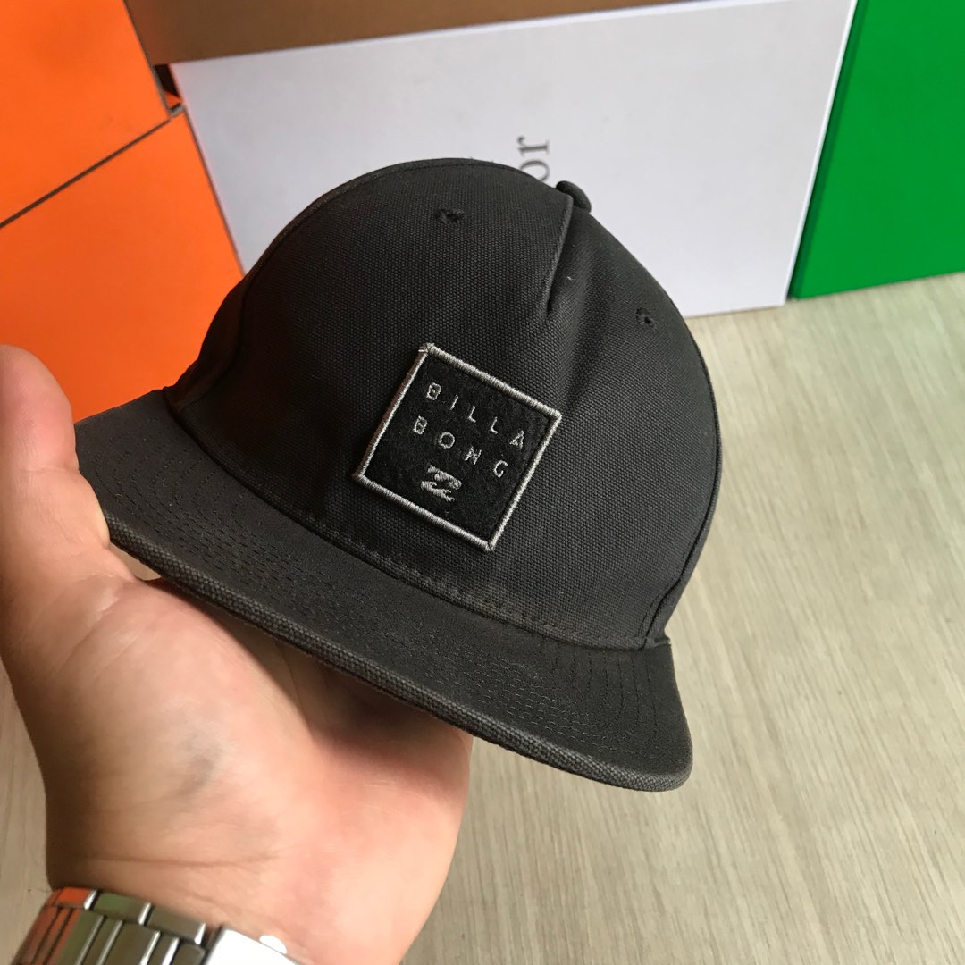 Topi Bilabong, Fesyen Pria, Aksesoris, Topi di Carousell