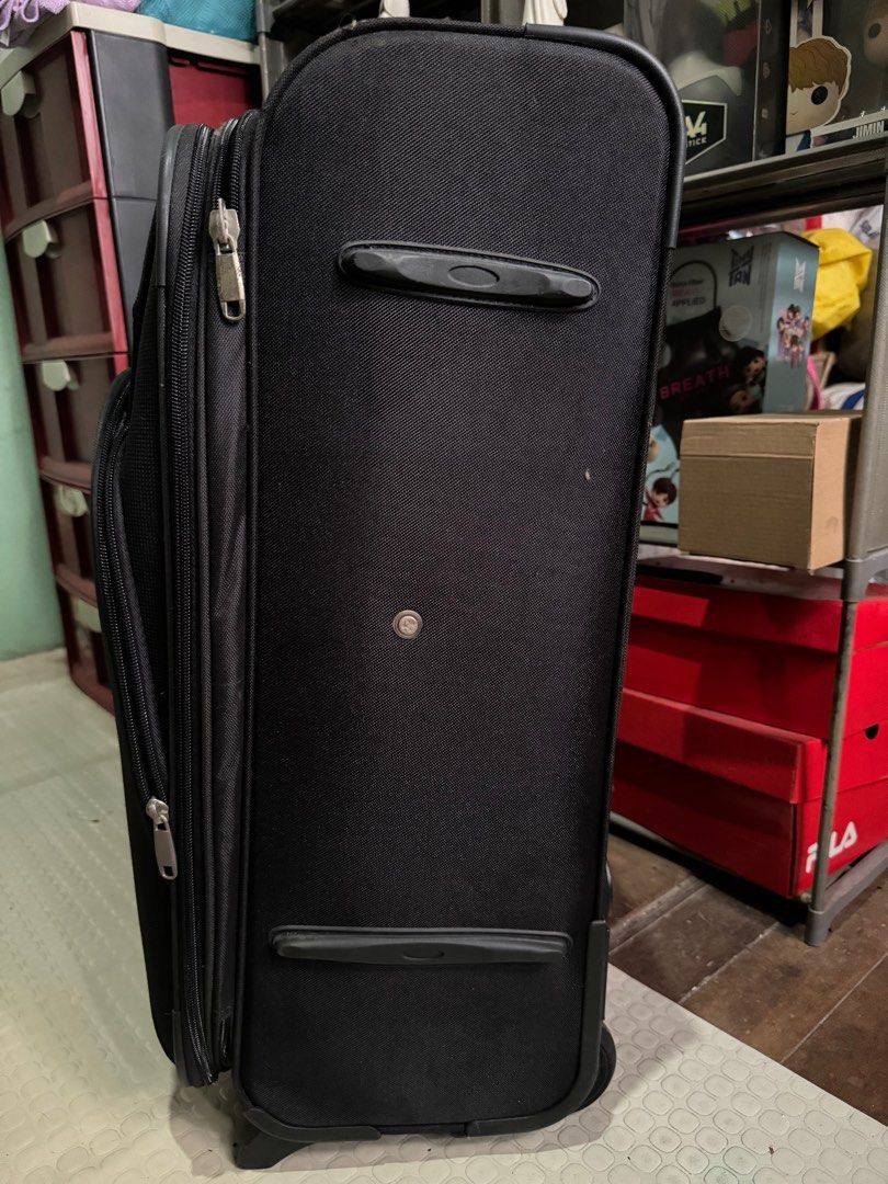 Voyager Soft Luggage 25 inches (20-30kg), Hobbies & Toys, Travel ...