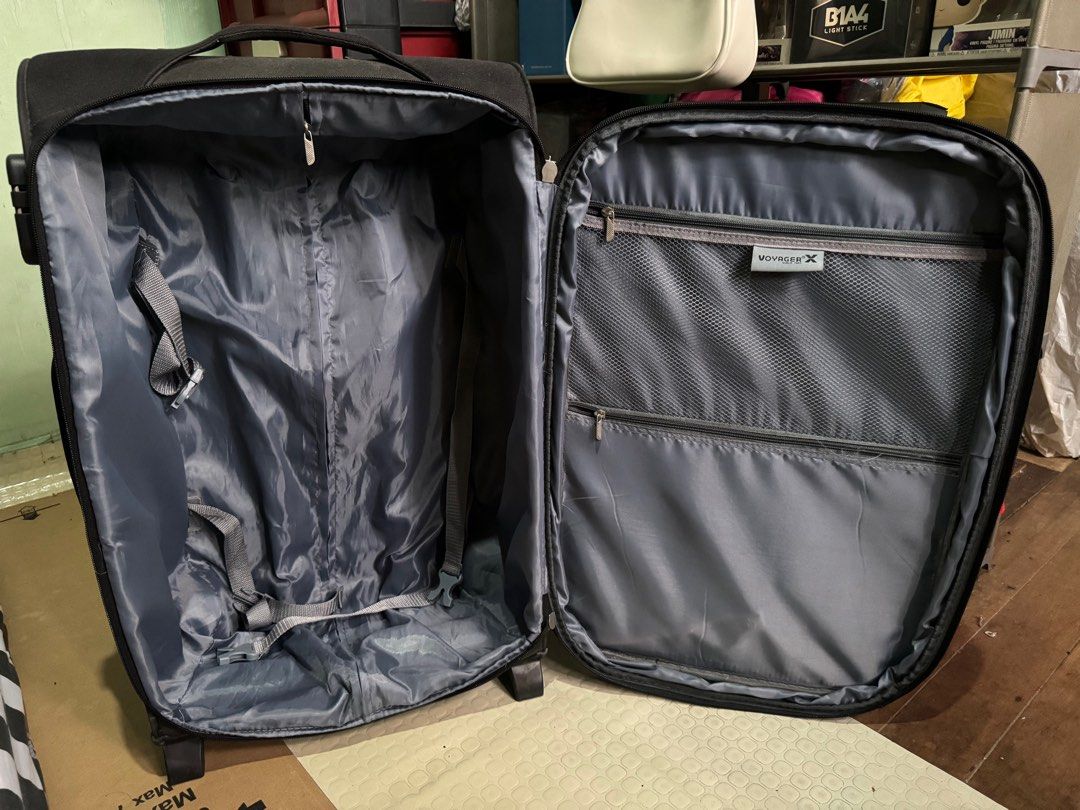 Voyager Soft Luggage 25 inches (20-30kg), Hobbies & Toys, Travel ...