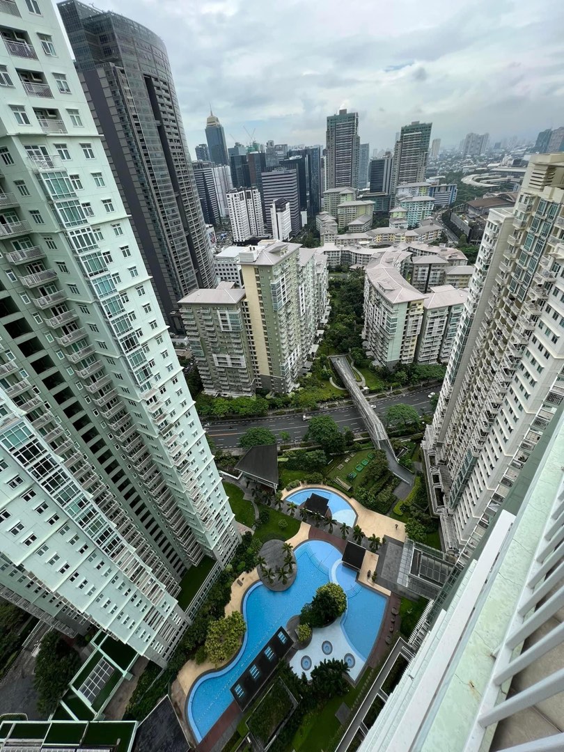 109 sqm in The Red Oak Tower, Two Serendra, BGC, Taguig City - ₱125,000 per month or ₱1,028 per ...