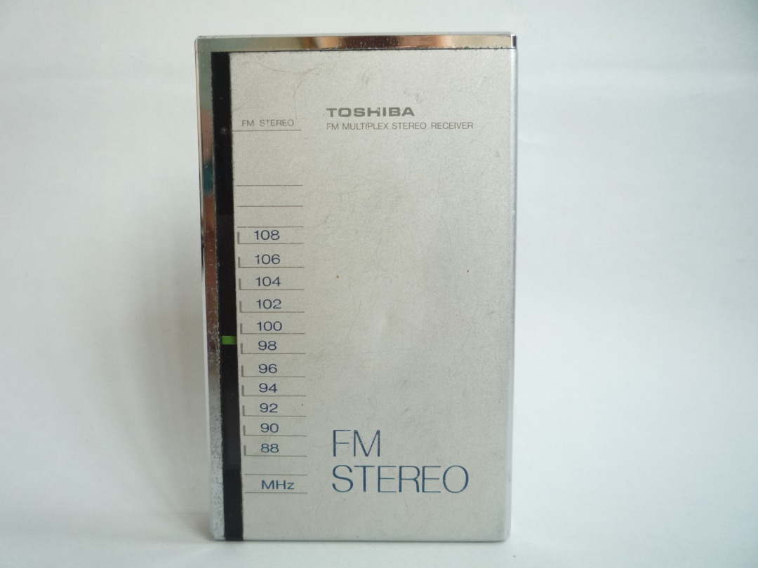 (壞機) 80年代 Toshiba FM multiplex stereo receiver 收音機 Radio, 音響器材, 可攜式音響設備 ...