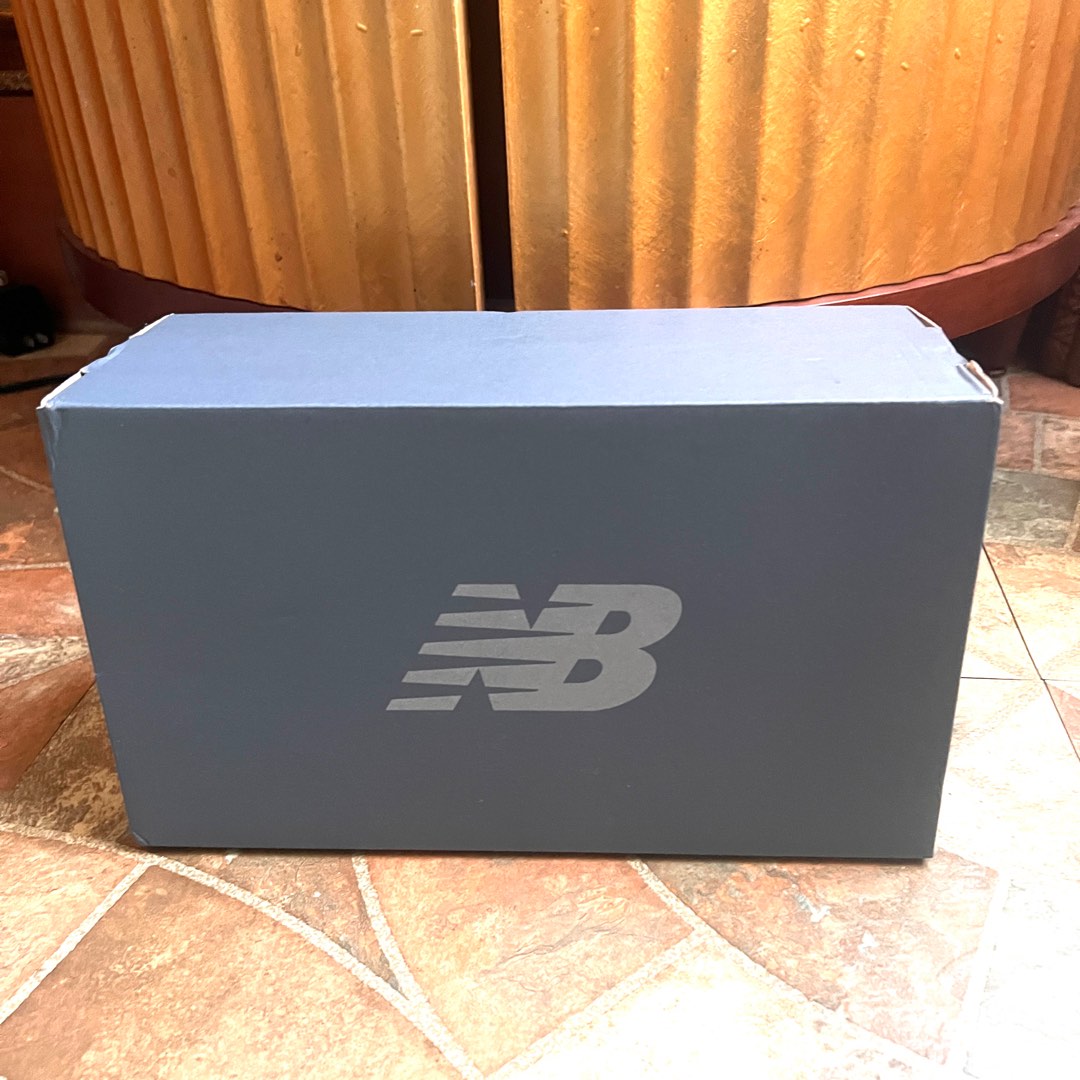 正版 NB new balance 女性 運動鞋 球鞋空鞋盒/空紙盒/空紙箱/收納盒/收納箱/收藏盒/禮物盒/包材, 哩哩扣扣, 其他在旋轉拍賣