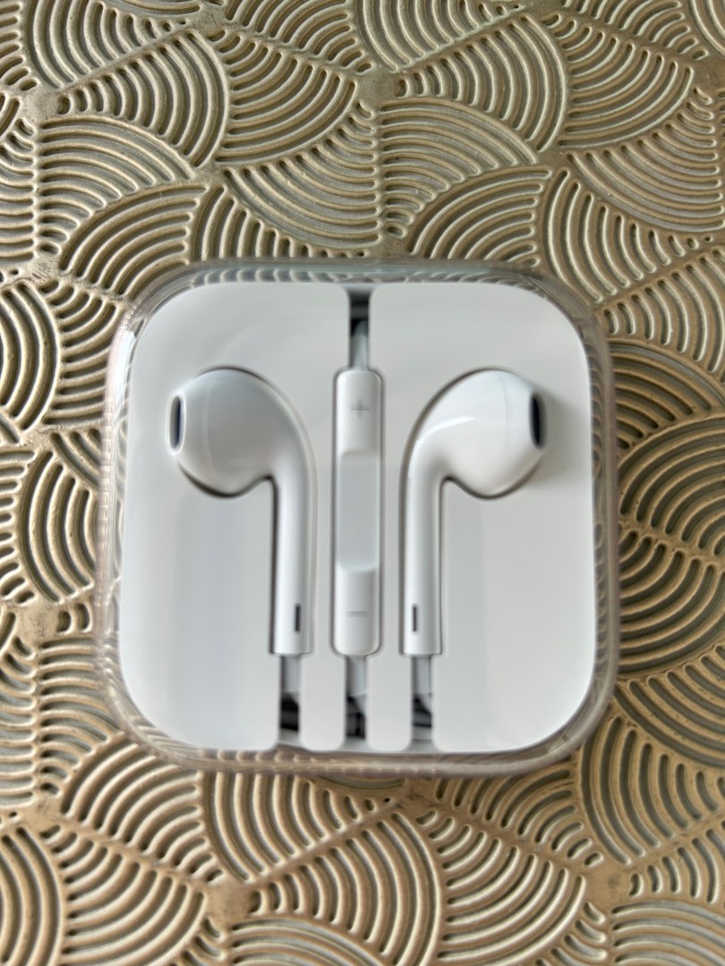 Authentic Apple headphone 3.5mm , Audio, Headphones & Headsets on Carousell