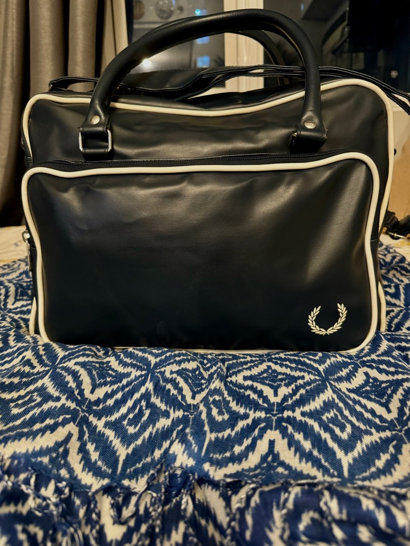 Authentic Perry Carry On / Shoulder /Mens bag, Men's Fashion, Bags ...