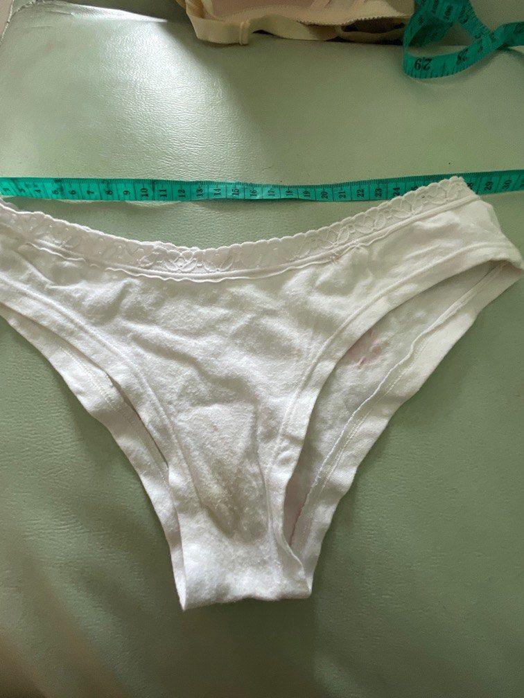 Celana dalam putih, Fesyen Wanita, Pakaian Wanita, Lainnya di Carousell