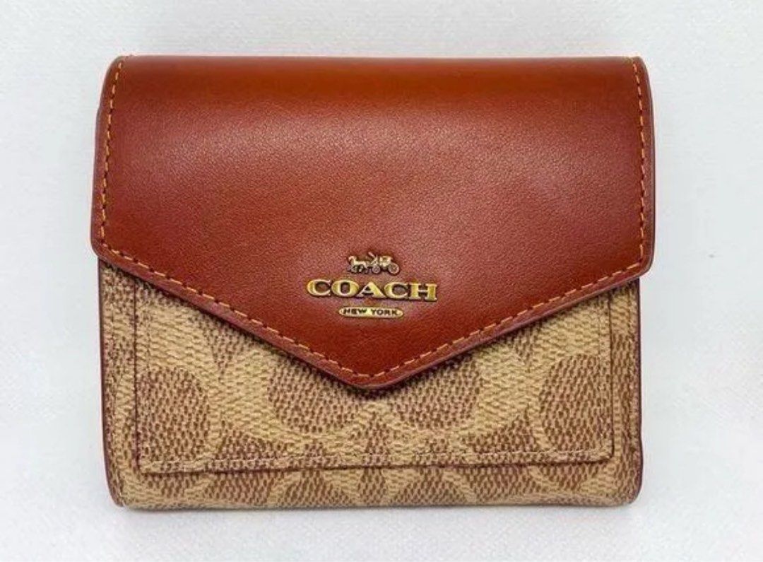 Coach Wyn Small Wallet in Signature Logo, Women's Fashion, Bags ...