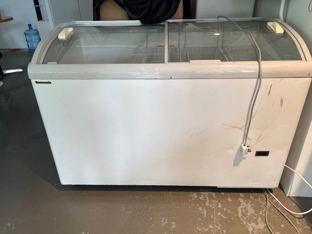 Commercial display chest freezer, Everything Else on Carousell