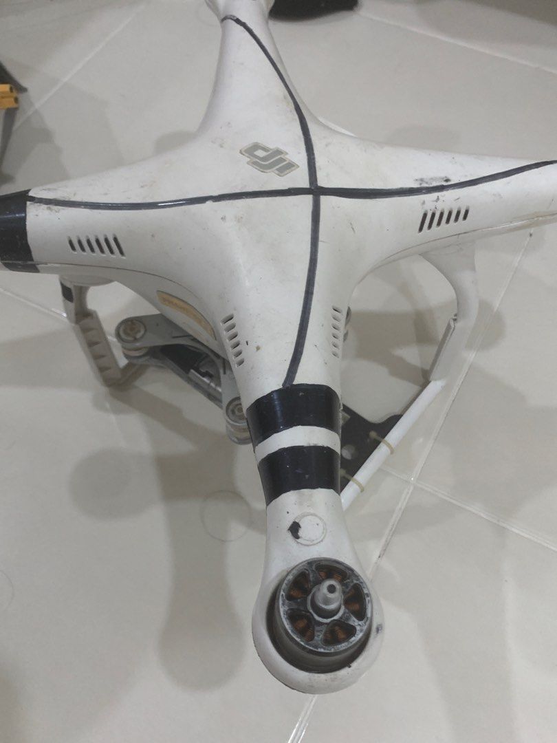 DJI PHANTOM 3 SE, Photography, Drones on Carousell