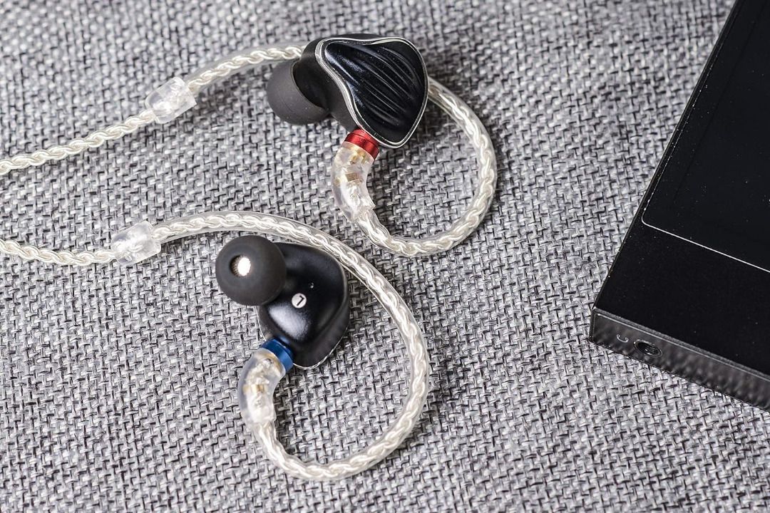 FiiO FH5 Quad Driver Hybrid In-Ear Monitors, Audio, Earphones on Carousell