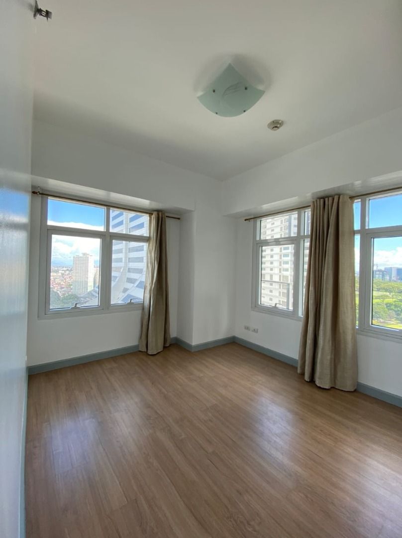 FOR SALE! Corner unit 2BR RED OAK Two Serendra BGC, Property, For Sale, Apartments & Condos on ...