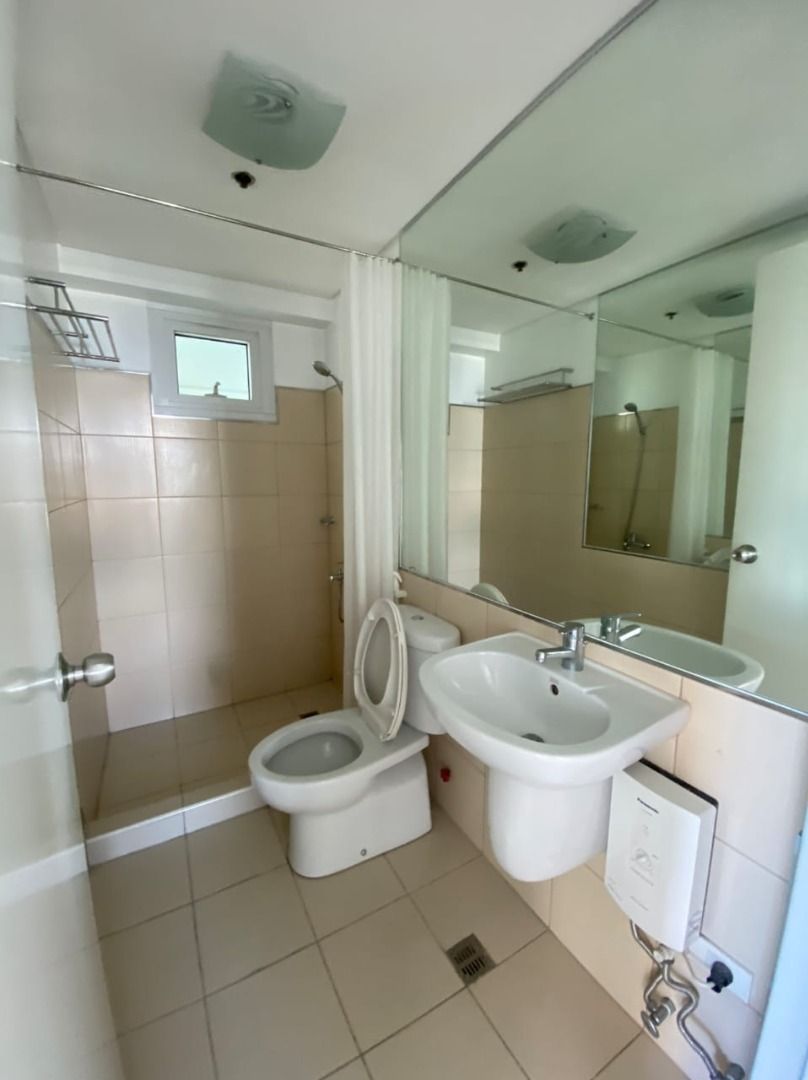 FOR SALE! Corner unit 2BR RED OAK Two Serendra BGC, Property, For Sale, Apartments & Condos on ...