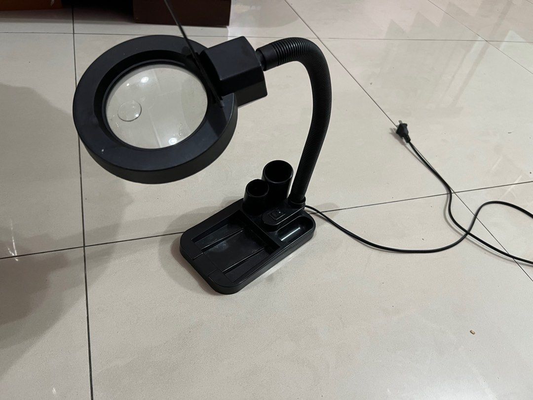 Hobby table light + magnifying glass, Hobbies & Toys, Stationery ...