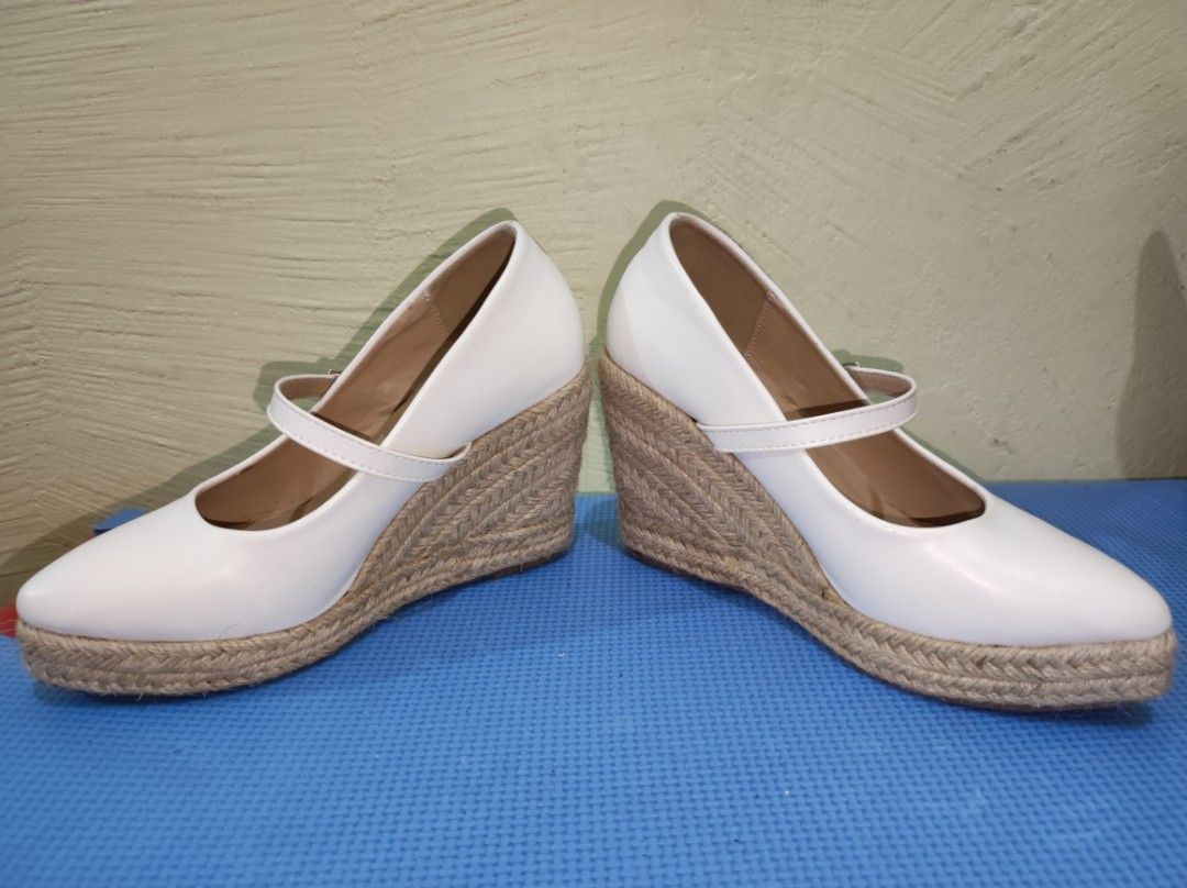 Insert Wedge, Women's Fashion, Footwear, Wedges on Carousell