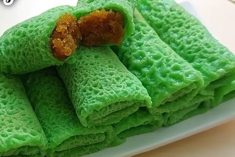 Kue dadar , traditional kue, Food & Drinks, Fresh Produce on Carousell